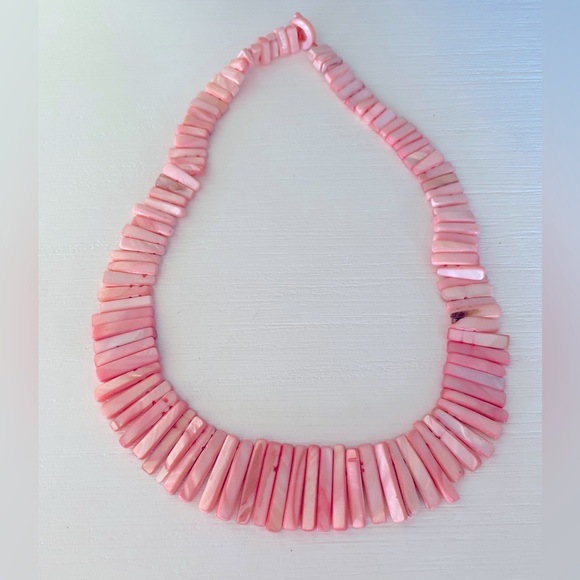 Jewelry | Vintage Gorgeous Graduated Pink Shell Necklace 19 Inches ...